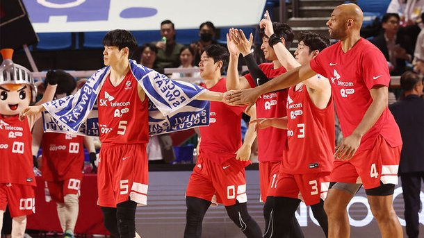 프로농구 SK, KCC 꺾고 6강 PO 1차전 승리…94％ 확률 잡았다 : 네이트 스포츠