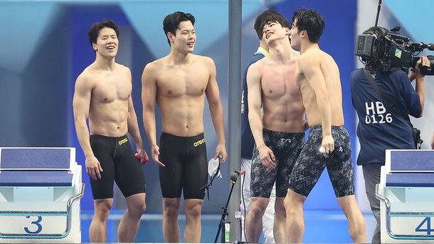 황선우, 6번째 메달로 AG 피날레…남자 계영 400m '은' : 네이트 스포츠