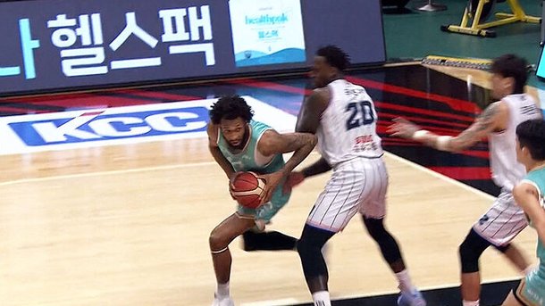 '배스 36점' KT, KCC 제압…챔프전 '승부 원점' : 네이트 스포츠