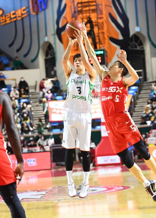 [SW포커스] KBL은 왜 굳이 '공동 1위'로 리그를 끝냈나 : 네이트 스포츠