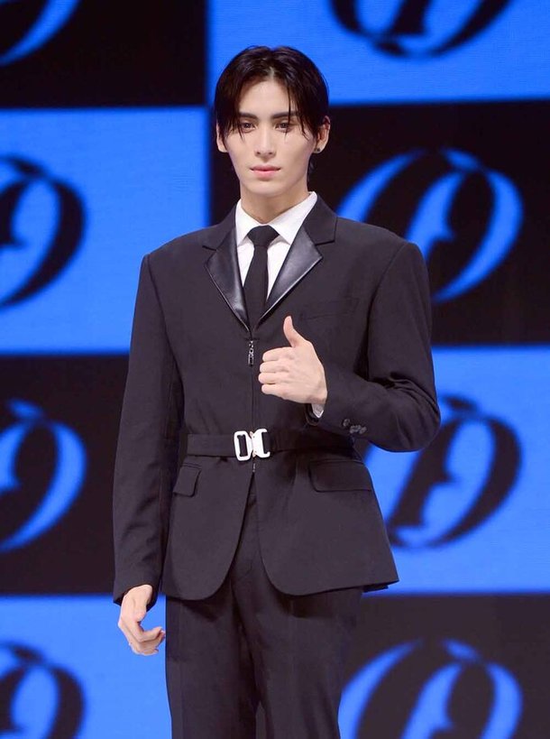 [SW포토]SF9 유태양의 카리스마 엄지척 : 네이트 연예