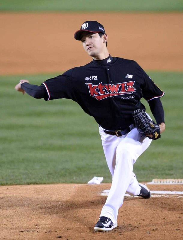 [SW포토]역투하는 KT 고영표 : 네이트 스포츠