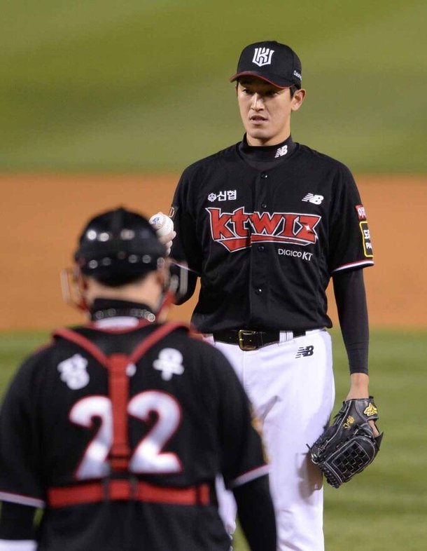 [KS5] 무너진 KT 고영표, 벼랑 탈출 실패…5회 못채우고 '4이닝 5실점' 마무리 : 네이트 스포츠