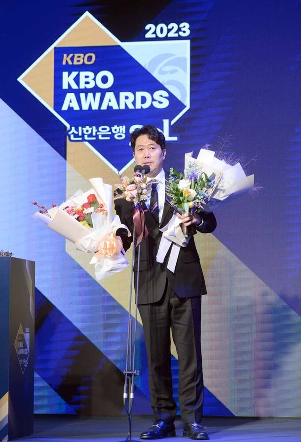 [SW포토]박근영 심판,'2023 최우수심판상 수상' : 네이트 스포츠