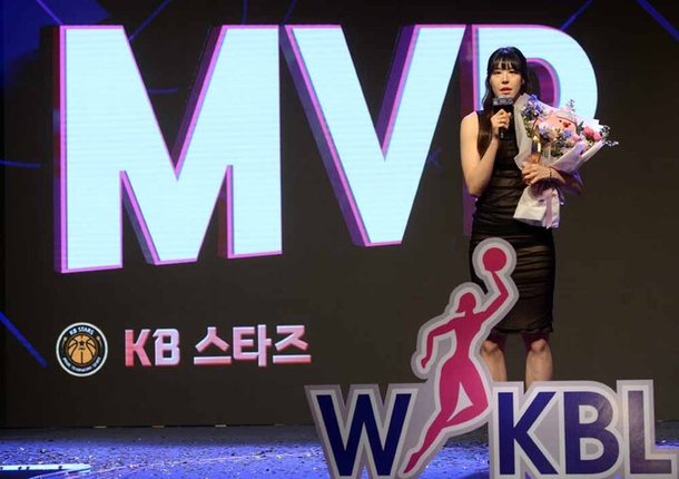 [SW포토]MVP 박지수 : 네이트 스포츠
