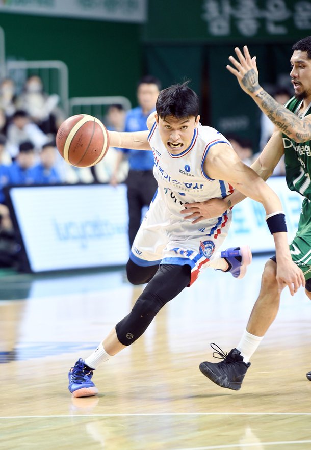 KBL, 2024 FA 자율협상 마감…46명 중 28명 계약 : 네이트 스포츠