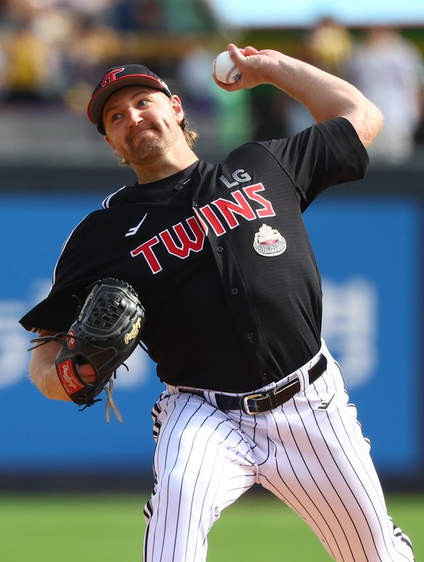 [준PO4] LG 엔스에게 준PO는 쓰라리기만 하다···3⅓이닝 4실점 '조기강판 엔딩' : 네이트 스포츠