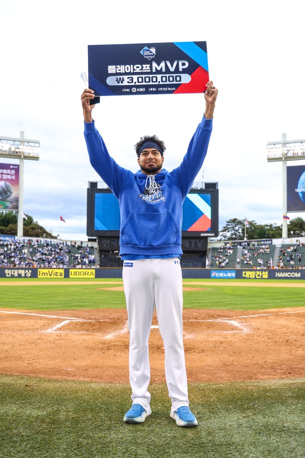 [PO4] 코너 없는 그곳, 레예스가 떴다…MVP로 이끈 9년 만의 KS : 네이트 스포츠