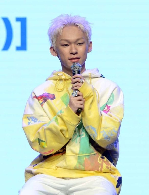 [오늘의 연예 Pick] 힙합 그룹 식구(SIKKOO) AOMG 합류→백종원 끝없는 논란→김수현 광고주들로부터 소송→김지원 공식 ...