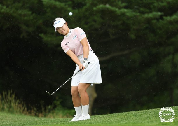 하루 '10언더파' 쏟아졌다…고지우 KLPGA 36홀 역대 최소타&김민별 개인 베스트 포효 : 네이트 스포츠