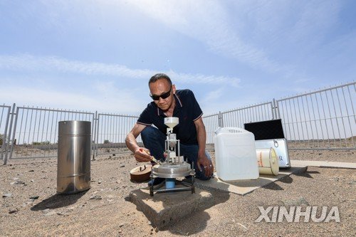 CHINA-INNER MONGOLIA-EJIN QI-METEOROLOGICAL STATION-WORKER (CN) : 네이트 뉴스