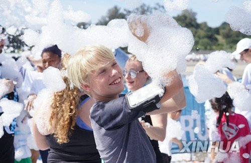 U.S.-CALIFORNIA-POMONA-BUBBLE RUN : 네이트 뉴스