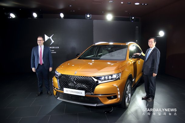 [S포토] 이브 본느퐁-송승철, '프리미엄 SUV DS7 크로스백과 함께~' (DS 오토모빌) : 네이트 뉴스