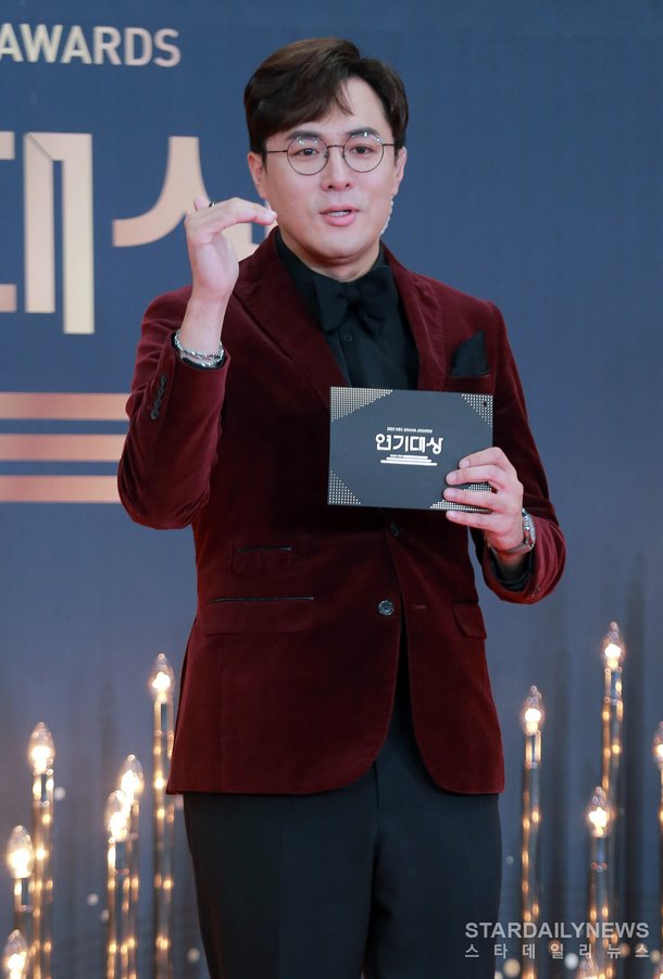 [S포토] MC배, '건행~' (2022 KBS 연기대상) : 네이트 연예