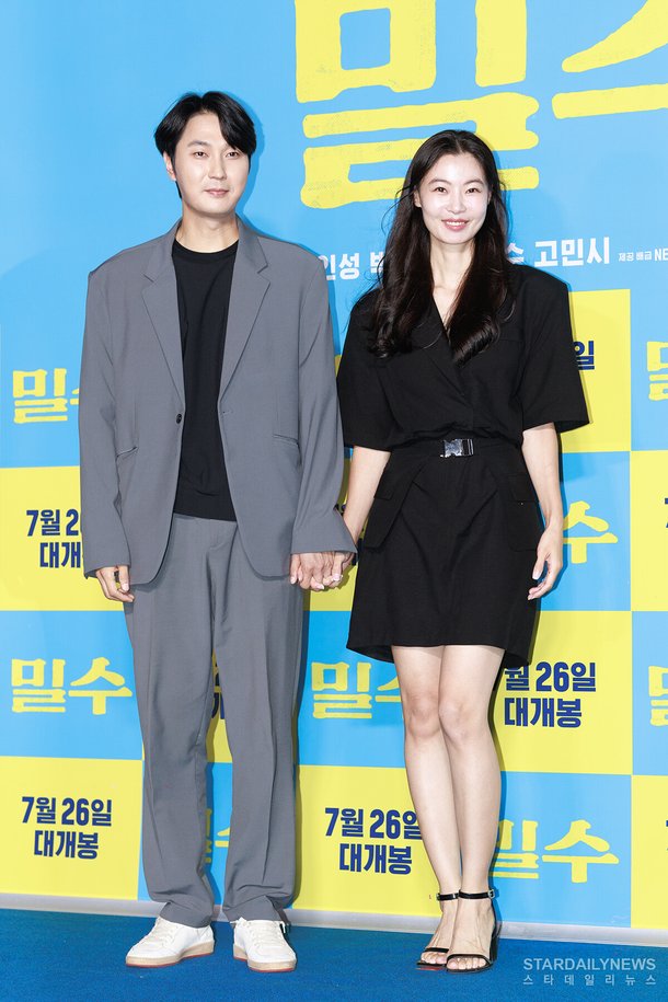 [s포토] 조성윤 윤소이 다정하게~ 밀수 Vip 네이트 연예