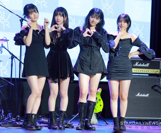 [S포토] QWER, 'QWER 드디어 출격' : 네이트 연예