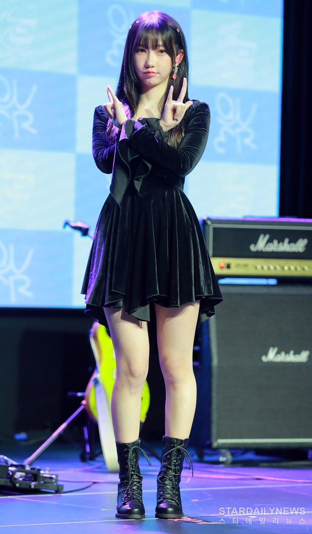 [S포토] QWER 마젠타, '나는야 W 젠타' : 네이트 연예