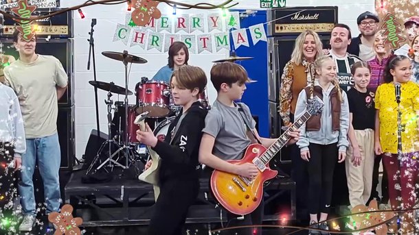 뮤지컬 '스쿨 오브 락' 밴드 버전 캐롤 라이브 연주 영상 공개 : 네이트 연예