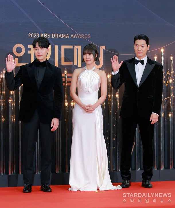 [S포토] 한기웅-최윤영-이은형, '비밀의 여자 주역들' (2023 KBS 연기대상) : 네이트 연예