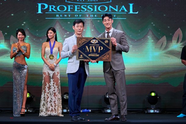 [포토] 박준익, '올해의 MVP는 접니다' (2024 WBFF ASIA) : 네이트 연예