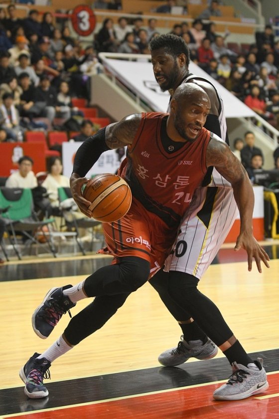 테리 45점 맹활약…KGC, LG전 '홈 10연승' 성공 : 네이트 스포츠