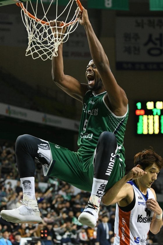 'KBL 출신' 로드 벤슨, 3대3 농구 데뷔…'서울 3X3 챌린저' 출전 : 네이트 스포츠