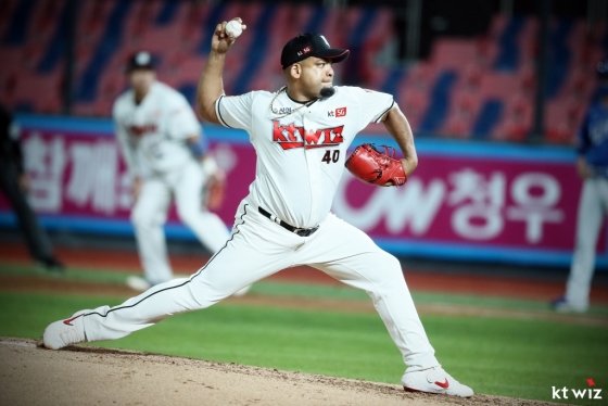 수원리뷰] '데스파이네 15승·황재균 4안타' KT, KIA 꺾고 단독 3위! : 네이트 스포츠