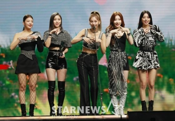 ITZY, 2020 AAA 가수 부문 핫이슈상 수상[★포토] : 네이트 연예