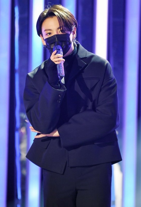 방탄소년단 정국 가요대전서 눈귀 홀리는 정국표 라이브 퍼포먼스…명품 비주얼 얼굴·보컬 맛집 네이트 뉴스