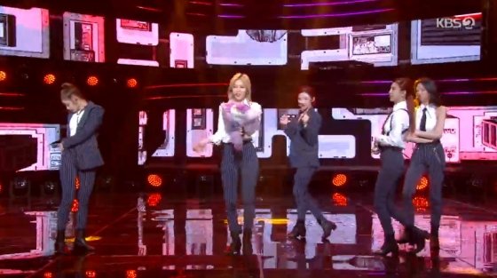 ITZY '뮤직뱅크' 1위 등극…음방 3관왕 달성[★밤TView] : 네이트 연예