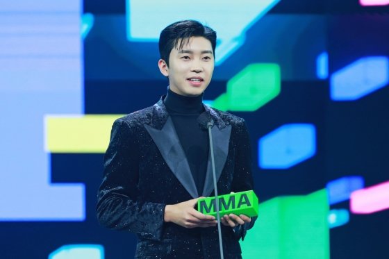 'MMA2021' 아이유, '올해의 아티스트' 5관왕…BTS 5관왕·임영웅 2관왕·에스파 4관왕[종합] : 네이트 연예