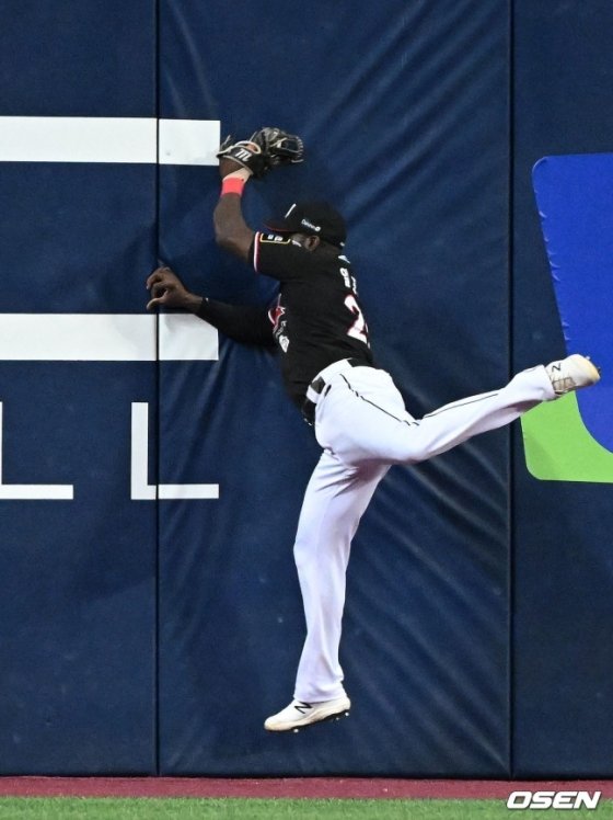 '벤자민 7이닝 9K 압권투' 키움 제압한 KT, 시리즈 1승 1패 원점 [준PO2] : 네이트 스포츠