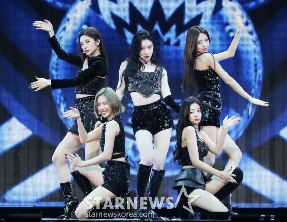 [단독]ITZY "2022 AAA 2관왕, 믿지 덕분! 2023 AAA 가야죠!"(인터뷰①) : 네이트 뉴스