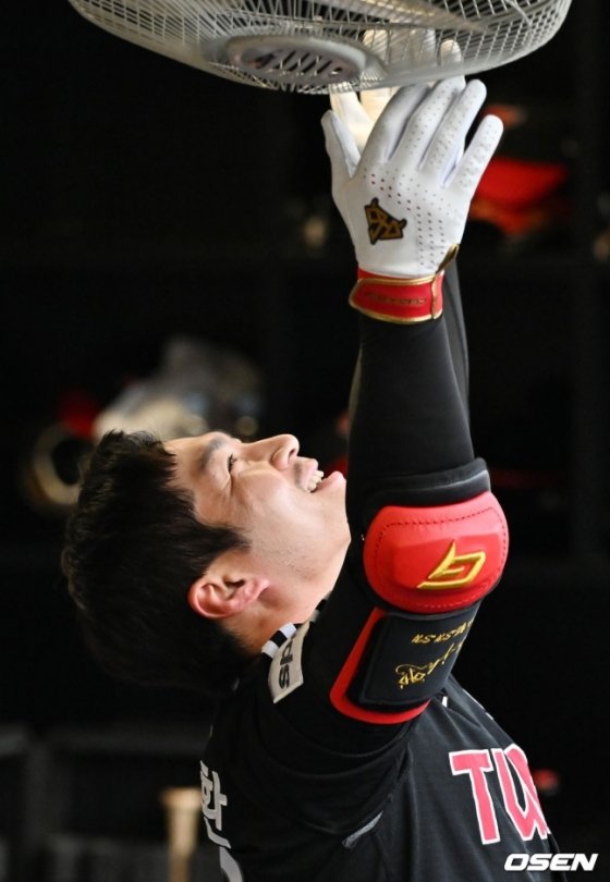 '1·2위 대결 인천에서 무슨일이?' LG, SSG 14-0 대파 '1위 탈환', 오씨 형제+임찬규 대활약 [인천 현장리뷰] : 네이트 스포츠