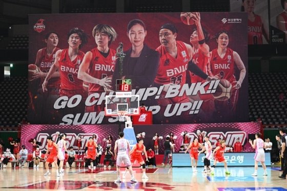 "이제는 부산 남매" 박정은 BNK 감독도 반겼다…KCC 연고지 이전→남녀 동반 우승 나올까 : 네이트 스포츠