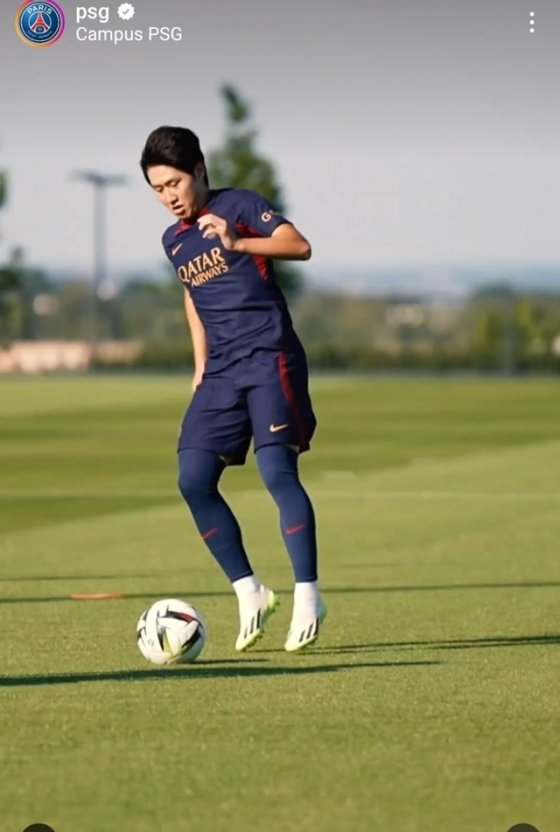 이강인 이제 뛴다! 홀로 회복훈련→팀훈련 복귀…'폭풍 공격' 개인기+패스+슈팅까지 완벽 : 네이트 스포츠