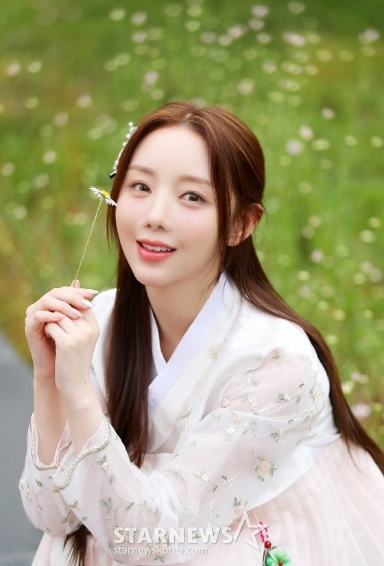 [단독]엘즈업이 뽑은 한복 여신은? "귀엽고 사랑스러워" [한복 인터뷰①] : 네이트 연예