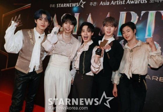 '2023 AAA' 원어스 "팬들과 영광 나눌 것"…4세대 대표 퍼포머 진가 : 네이트 연예