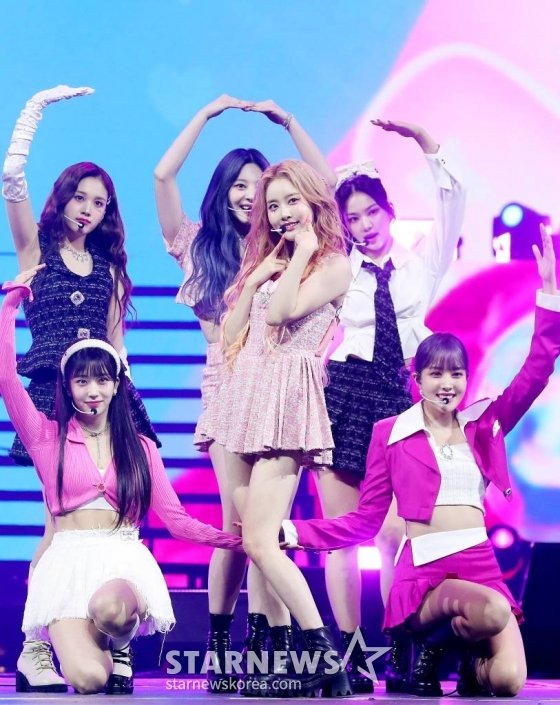 '2023 AAA' 스테이씨, 베스트 뮤지션 수상 "위로와 힘 받아" : 네이트 연예