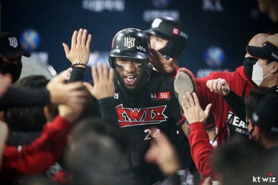 새 얼굴 5명 중 4명이 스위치 "우연 아니다", 외인 타자 트렌드가 바뀐다 : 네이트 스포츠