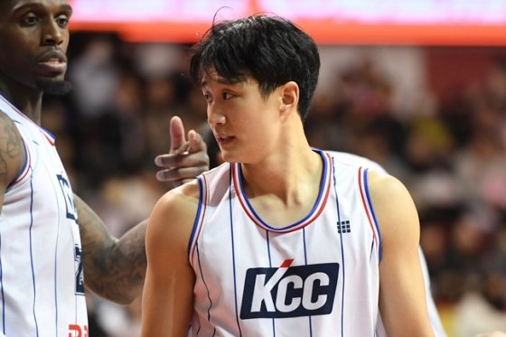 KCC 파죽의 6연승 질주 '이것이 슈퍼팀이다', LG전 3연패도 마감…라건아 31점-15리바운드 대폭발 [창원 현장리뷰] : 네이트 스포츠