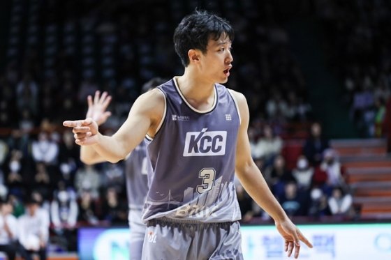 '허웅 18점 폭격' KCC 3연패 탈출→2024년 첫 승 감격, '선발 복귀' 소노 이정현 23득점 [부산 현장리뷰] : 네이트 스포츠