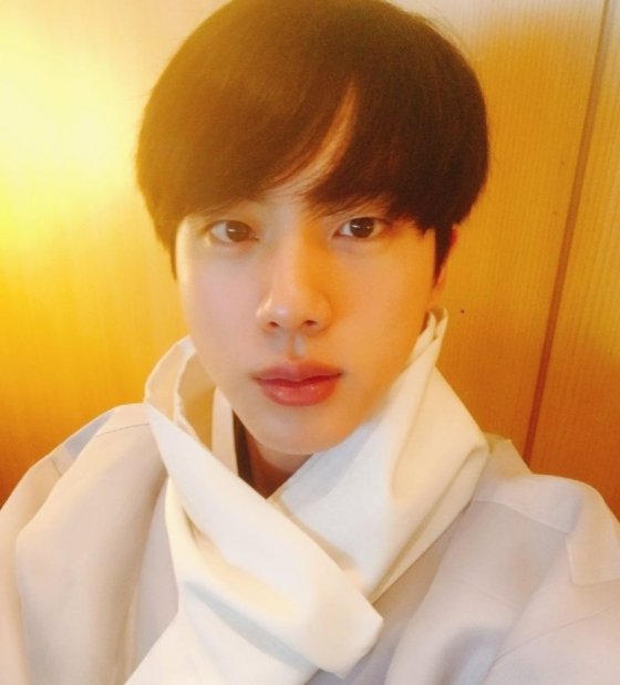 방탄소년단 진 한복이 잘 어울리는 아티스트 1위…역시 美의 남신 네이트 연예