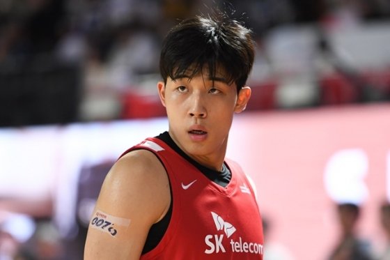 슈퍼팀 KCC '광분의 2쿼터' KBL 새 역사 썼다! 3연승으로 4강 진출, 이제 DB와 맞대결 [6강PO3 현장리뷰] : 네이트 스포츠