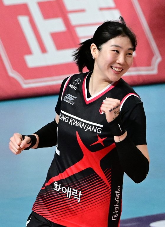 '놀라운 이소영 효과'에 IBK, 3년 21억 베팅했다…국대 MB 이주아도 12억에 동행 [FA 종합] : 네이트 스포츠