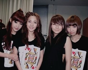 2NE1 맞아? 콘서트 앞두고 데뷔 초 셀카 깜짝 공개 [스타이슈] : 네이트 연예