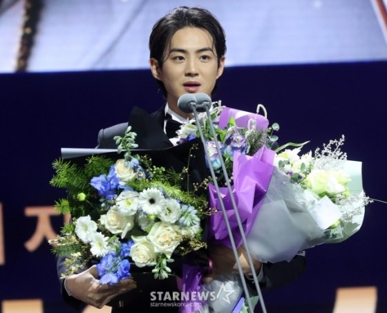 와 '단 6표차' 충격 KBO 타격왕 골든글러브 수상 좌절, 너무나 아까웠다 [2024 GG] : 네이트 스포츠