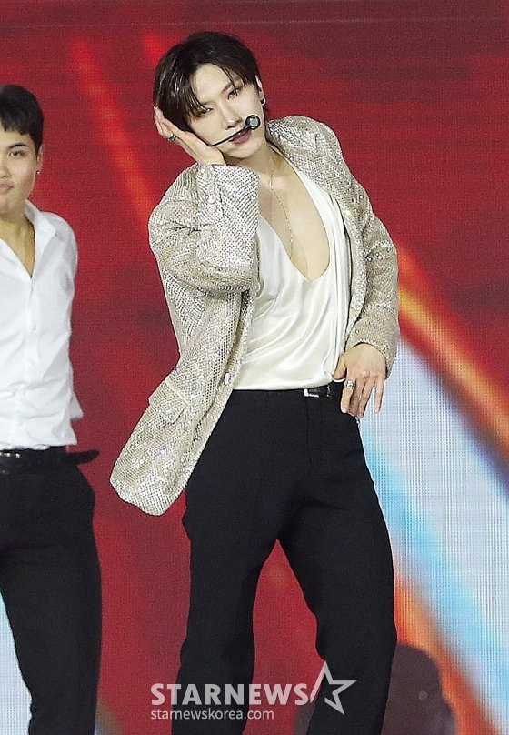 WayV 텐 '최강 섹시 퍼포먼스'[AAA 스페셜 포토] : 네이트 연예