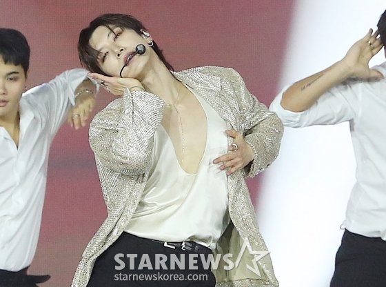 WayV 텐 '최강 섹시 퍼포먼스'[AAA 스페셜 포토] : 네이트 연예