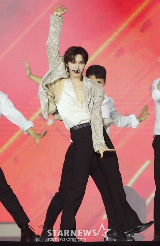 WayV 텐 '최강 섹시 퍼포먼스'[AAA 스페셜 포토] : 네이트 연예